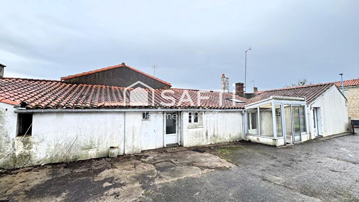 Maison à vendre - Les Magnils-Reigniers - 5 pièces - 2 chambres