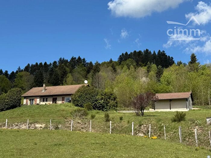 Maison à vendre - Vertolaye - 8 pièces - 6 chambres