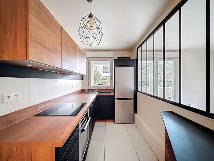 Appartement à vendre - Guyancourt, Villaroy - 3 pièces - 2 chambres