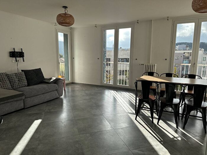 Appartement 4 pièces à Roquefort-la-Bédoule, à louer