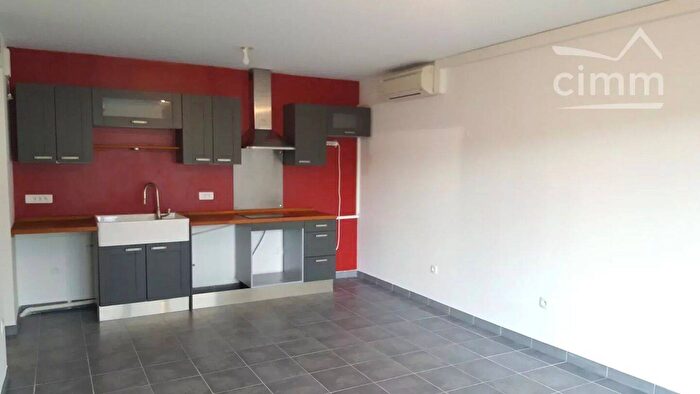 Appartement à louer - Peyrolles-en-Provence - 3 pièces