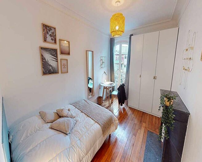 Appartement à louer - Clignancourt-Jules Joffrin, Paris ème arrondissement - 6 pièces - 8 chambres