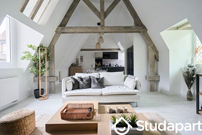 Appartement à louer - Centre Ville, Reims - 1 pièce - 5 chambres