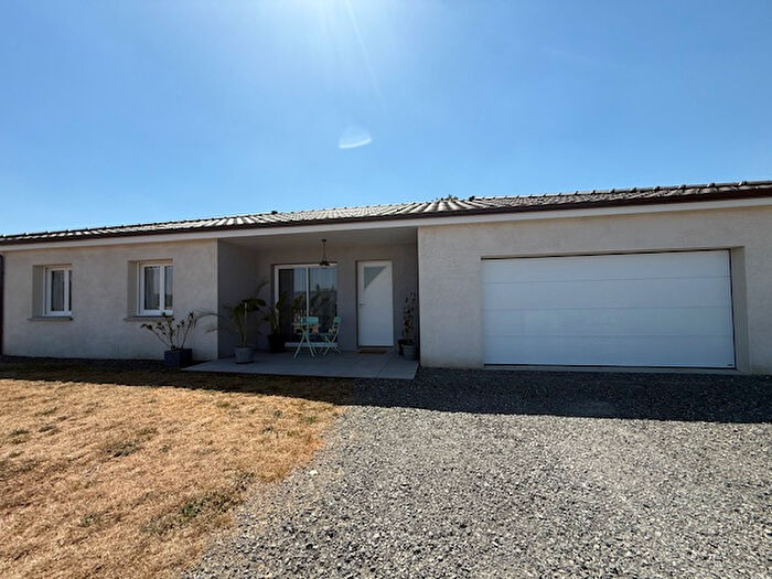 Saint-Priest-Bramefant : Maison 4 pièces à vendre