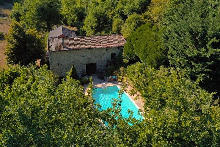 Maison à vendre - Olliergues - 8 pièces - 4 chambres