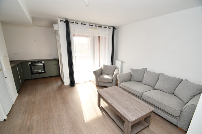 Appartement à vendre - Bondy, Noue Caillet, Terre-Saint-Blaise - 2 pièces - 1 chambre