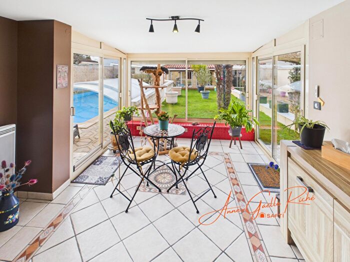 Maison à vendre - Loulay - 5 pièces - 3 chambres