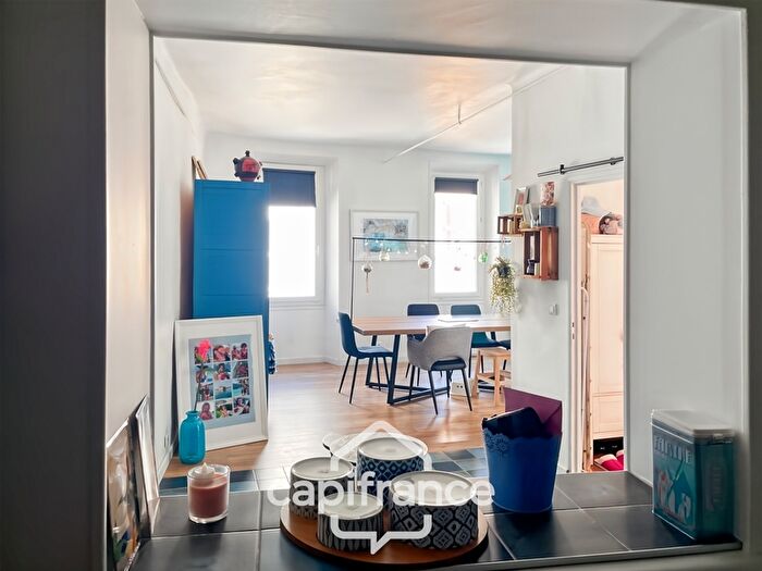 Appartement à vendre - Hyères, Centre-ville - 2 pièces - 1 chambre