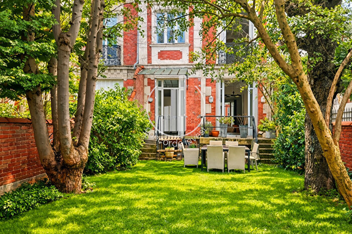 Maison 8 pièces à vendre à Courbevoie, Bécon