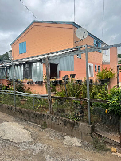 Saint-Pierre, Les Assises, Bois Noirs - Maison 4 pièces à vendre