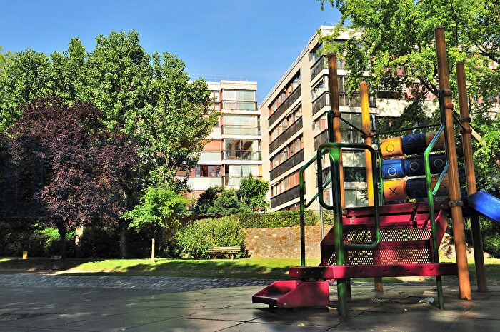 Appartement 5 pièces à vendre à Fontenay-le-Fleury, Hôtel de ville