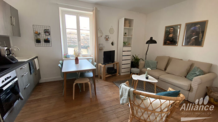 Appartement à louer - Montbéliard, Centre-ville, Prairie, Batteries du Parc, Charmontet - 2 pièces - 1 chambre