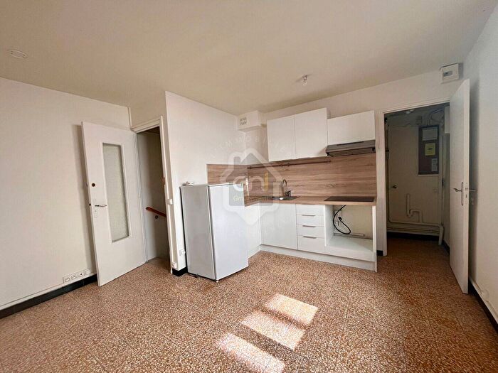 Centre Ville-Mejan-La Cité, Arles : Appartement 2 pièces à louer