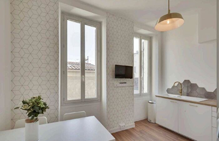 Appartement à louer - Saint Charles, Marseille er arrondissement - 4 pièces - 3 chambres