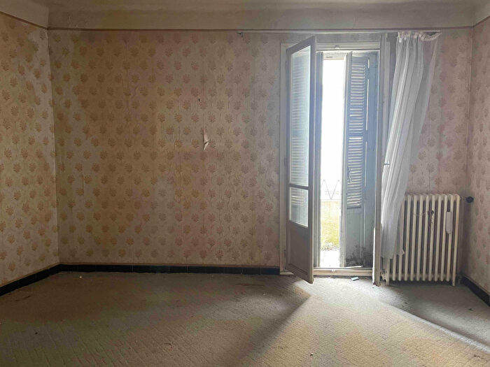 Maisons à vendre et appartements à louer - 1