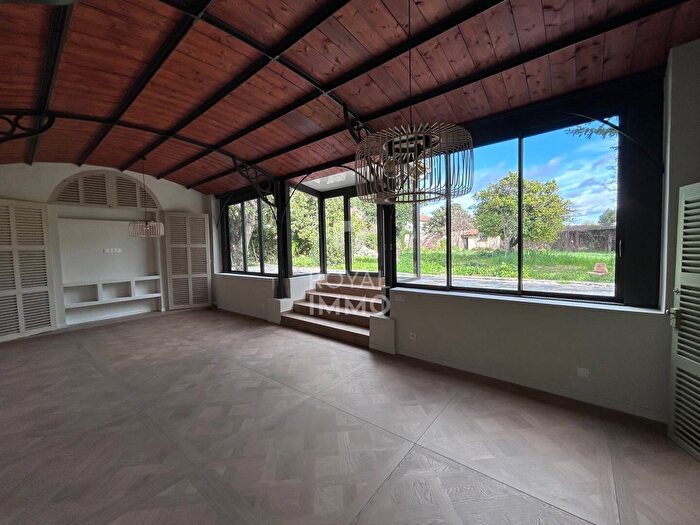 Appartement à louer - Centre Ville, La Valette-du-Var - 4 pièces - 3 chambres