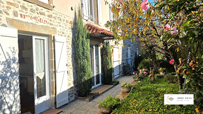 Maison à vendre - Issoire, Centre-ville, Barrière - 11 pièces - 6 chambres