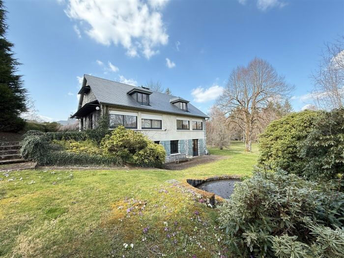 Maison à vendre - Saint-Exupéry-les-Roches - 10 pièces - 6 chambres