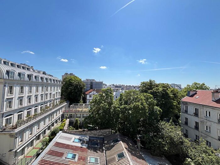 Appartement à vendre - Paris e , Montmartre, Sacré Coeur, Abbesses - 2 pièces - 1 chambre