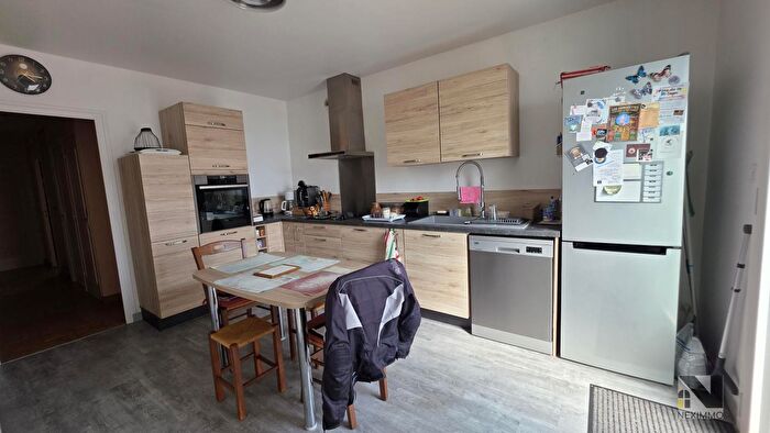 Maison 9 pièces à Le Chalard, à louer