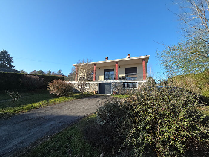 Maison à vendre - Rochechouart - 5 pièces - 4 chambres