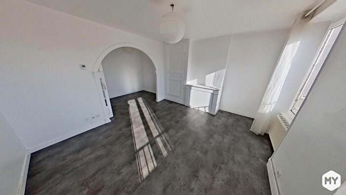 Appartement à louer - Clermont-Ferrand, Delille, Cathédrale, La Gare - 3 pièces - 2 chambres