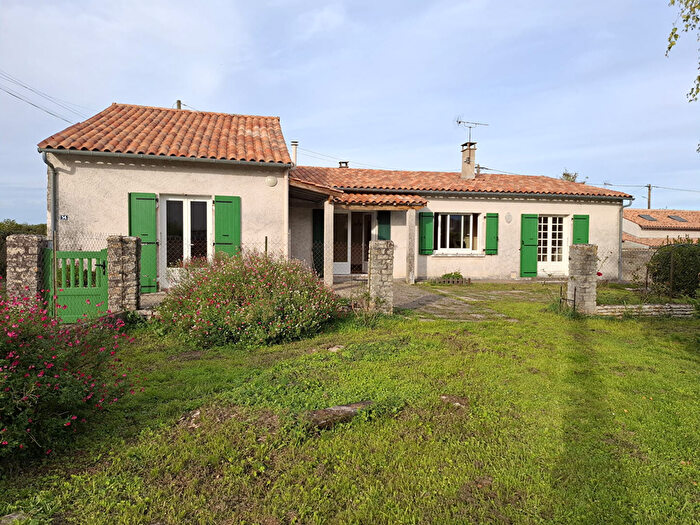 Maison à vendre - Mauzé-sur-le-Mignon - 5 pièces - 3 chambres