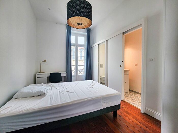 Appartement à louer - Saint Augustin, Tauzin, Alphonse Dupeux, Bordeaux - 6 pièces - 5 chambres