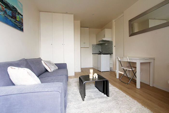 Paris 18ème, Grandes Carrières, Clichy : Appartement 2 pièces à louer