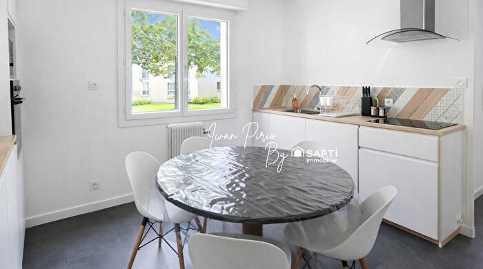 Appartement à vendre - Quartiers Sud-Est, Italie - 5 pièces - 4 chambres