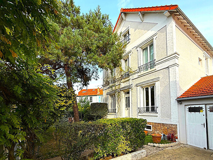 Maison à vendre - Garches, Porte Jaune, Petit Garches - 6 pièces - 4 chambres