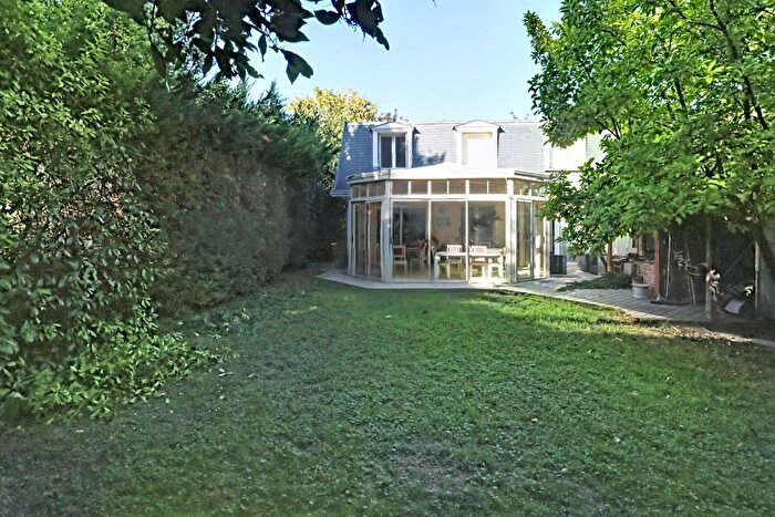 Saint-Maur-des-Fossés, Vieux-Saint-Maur : Maison 8 pièces à vendre