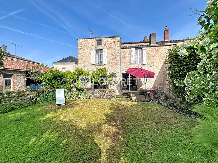 Maison 7 pièces à Mortagne-sur-Sèvre, à vendre