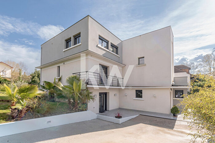 Maison à vendre - LHaÿ-les-Roses, Centre-ville - 9 pièces - 6 chambres