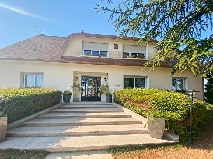 Maison 8 pièces à Mâchecourt, à vendre