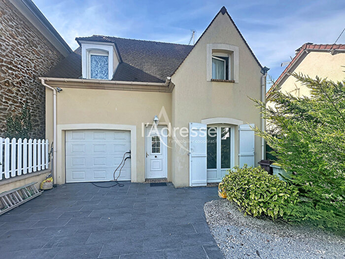 Maison à vendre - Chelles, Noue-Brossard, Perichelles, Bel Air, Clos Roger - 6 pièces - 3 chambres