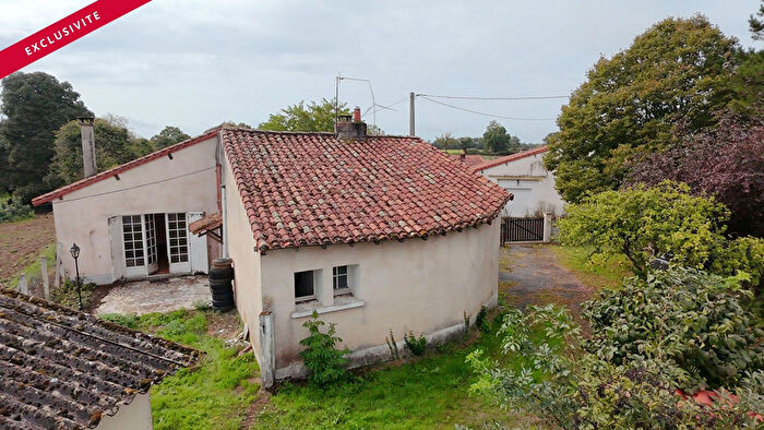 Maison à vendre - La Chapelle-Bâton - 4 pièces - 2 chambres