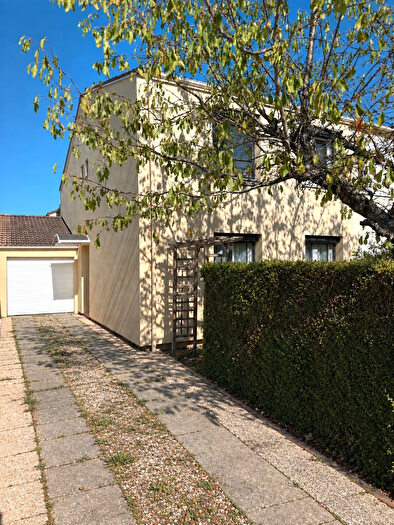 Magny-les-Hameaux : Maison 6 pièces à vendre
