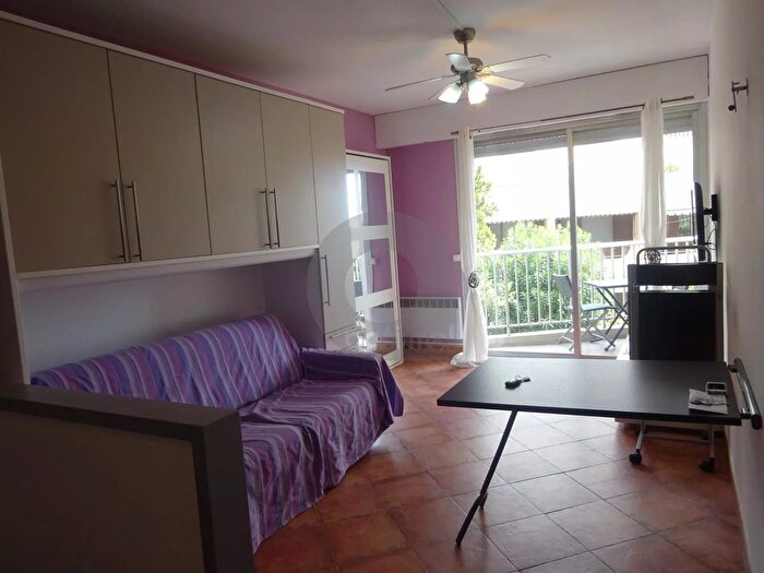 Appartement 1 pièce à louer à Menton, Haut Borrigo, Saint-Paul-Garavan, Vallée de Gorbio