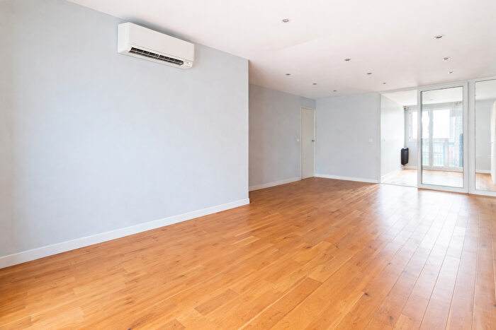 Appartement à vendre - Courbevoie, Hôtel de ville - 4 pièces - 3 chambres