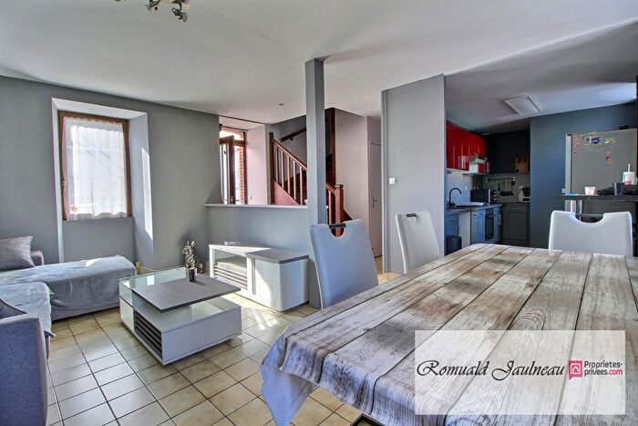 Voves - Maison 4 pièces à vendre