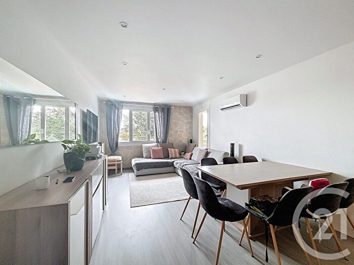 Appartement à vendre - Saint-Priest - 4 pièces - 3 chambres