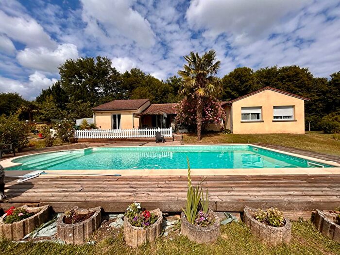 Maison à vendre - Mensignac - 8 pièces - 5 chambres