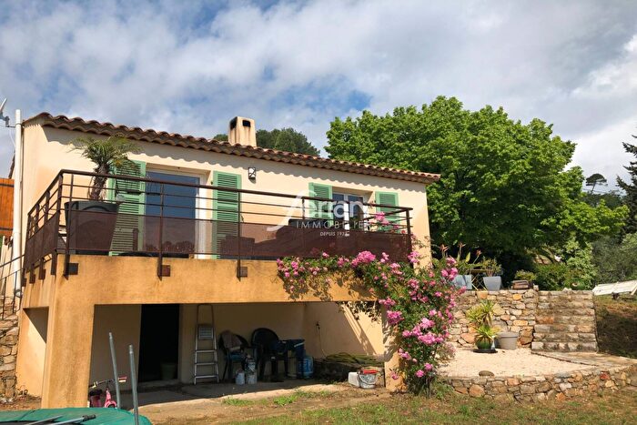 Maison à louer - Vaugines-Les Faisses-Peyrard, Draguignan - 4 pièces - 3 chambres