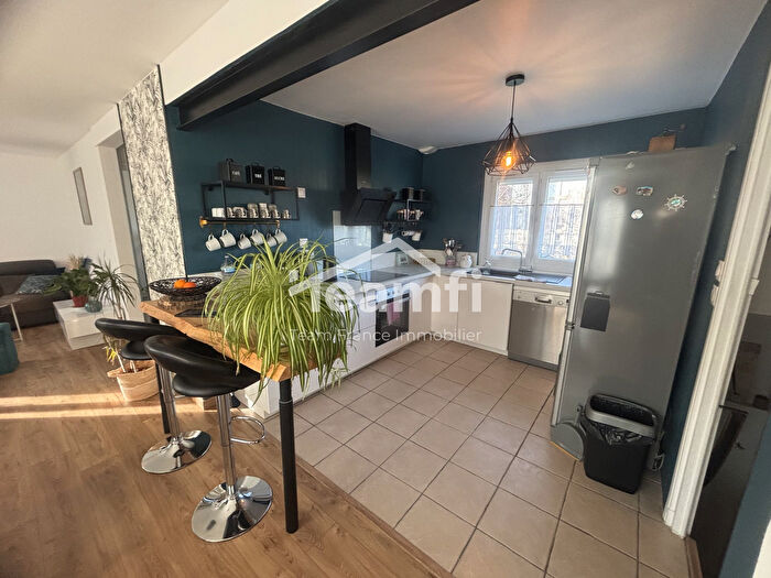 Maison à vendre - Saint-Amand-Montrond - 4 pièces - 3 chambres