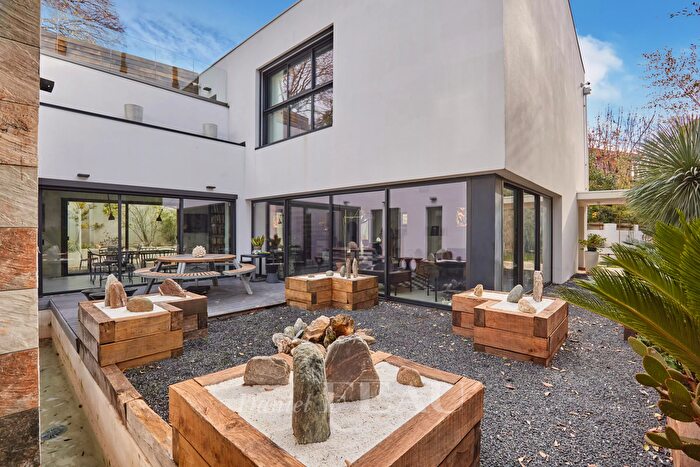 Maison à vendre - Aix-en-Provence, Centre-ville - 7 pièces - 4 chambres