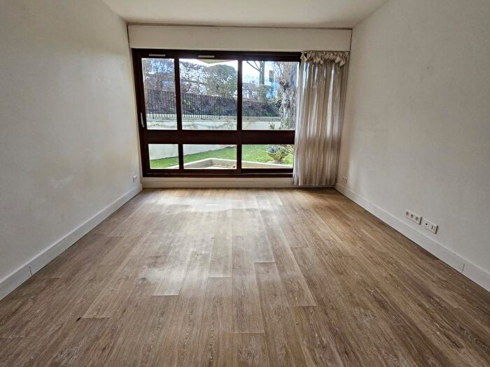 Appartement à louer - Le Chesnay, Tartre - 1 pièce