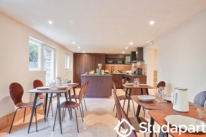 Appartement à louer - Plateau-Grèves-Europe-Gare du Stade-Fossés Jean, Colombes - 1 pièce - 12 chambres