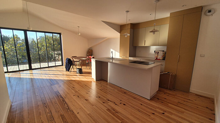 Bordeaux, Saint-Genès : Appartement 4 pièces à louer