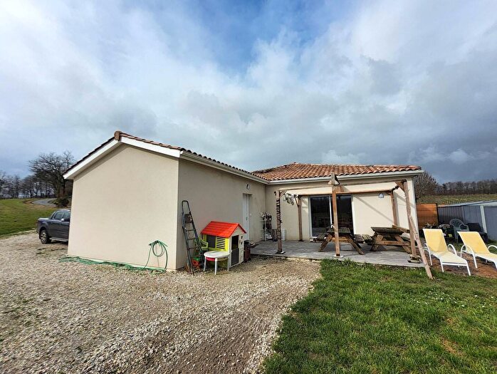 Maison à louer - La Sauve - 4 pièces - 3 chambres